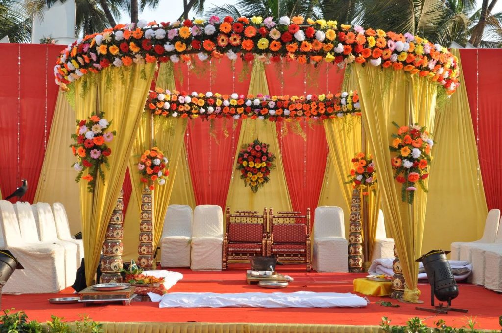 Breaking faith barriers, Shia Muslim artists create Hindu wedding ...
