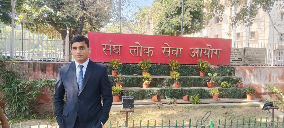 With His Mother’s Eyes, Bihar’s Ravi Raaz Cracks UPSC, Ranks 182nd ...